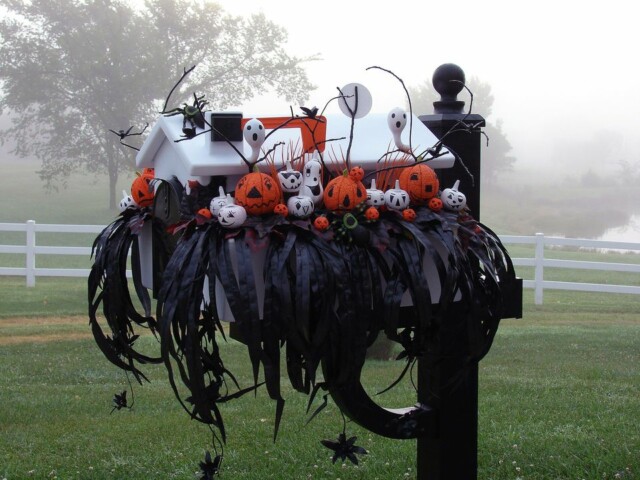 15 Fun and Scary Ideas How to Decorate Your Mailboxes for Halloween