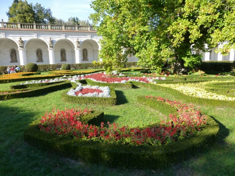 23 Amazing Flower Garden Ideas