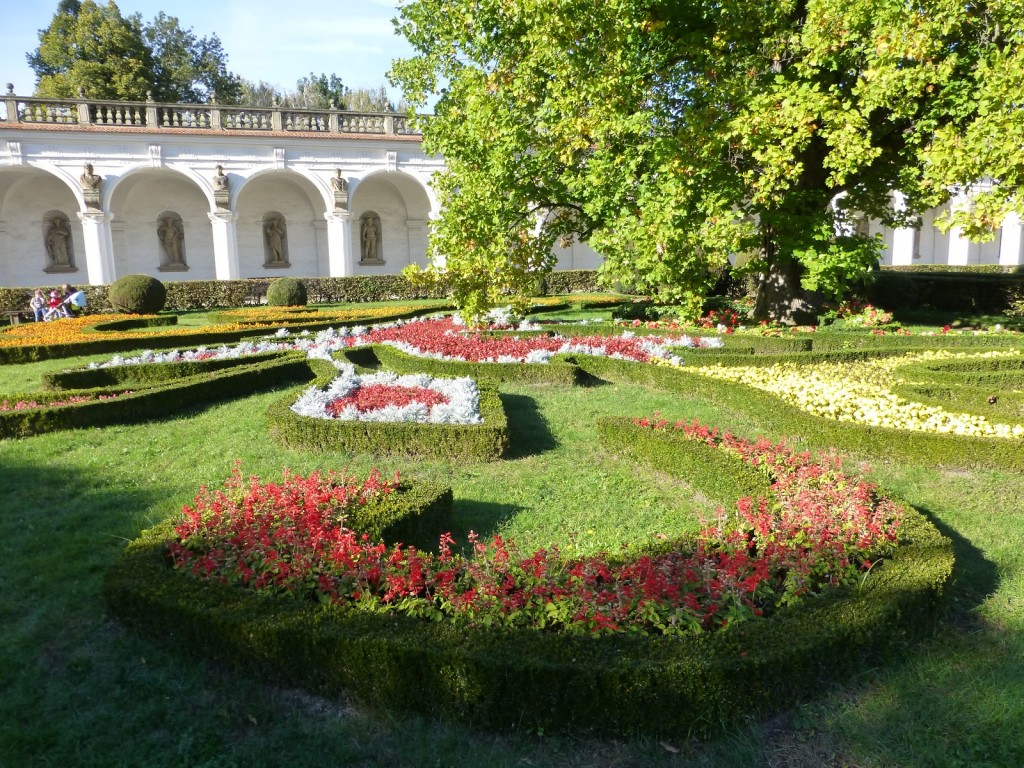 23 Amazing Flower Garden Ideas