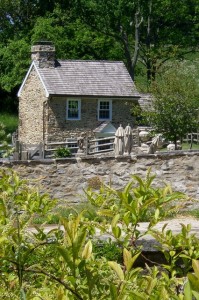 18 Cute Small Houses That Look So Peaceful