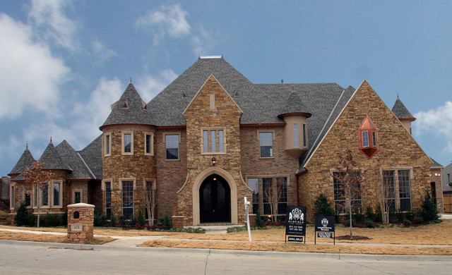 19 Gorgeous Houses That Look Like Castles