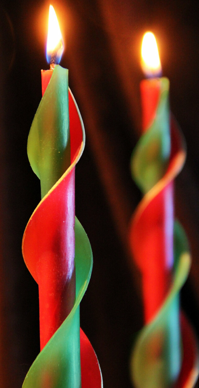 18 Creative Christmas Candle Ideas