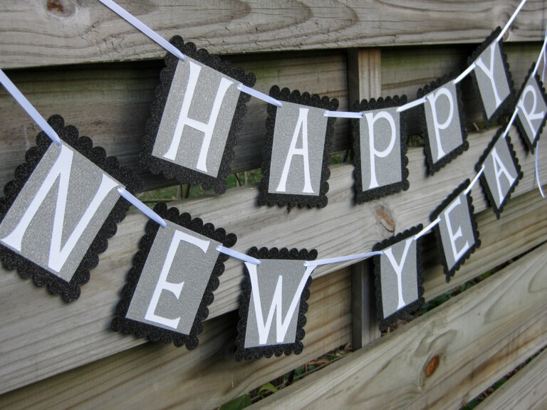 20 Amazing Decorating Ideas with Christmas Banners