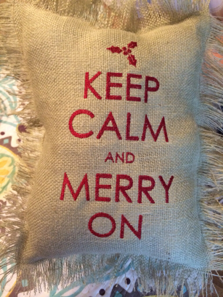26 Awesome Handmade Christmas Pillows and Covers