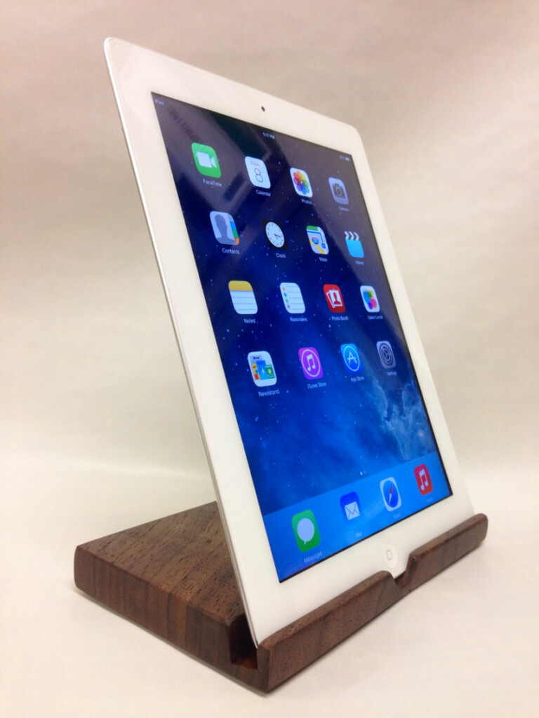 15 Creative Handmade iPhone and iPad Stands