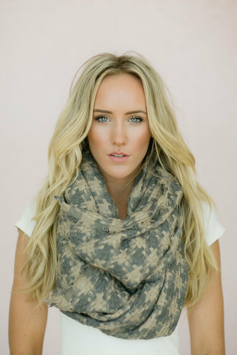 15 Warm and Cozy Winter Scarfs