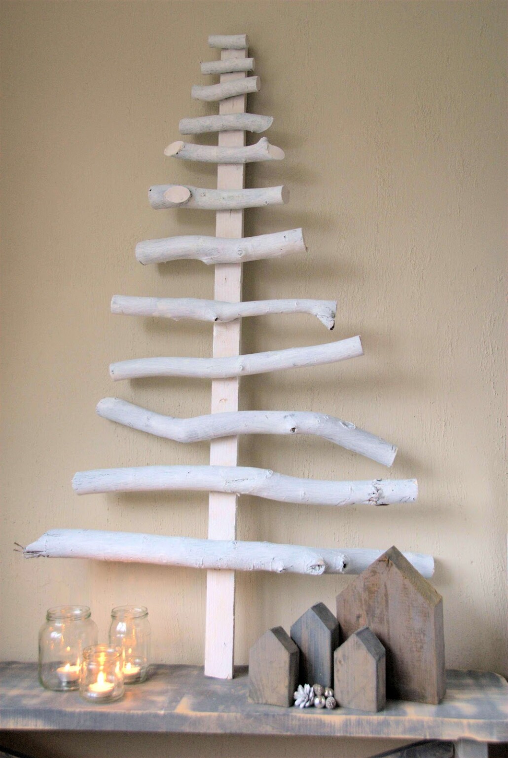 16 Creative and Unique DIY Christmas Trees