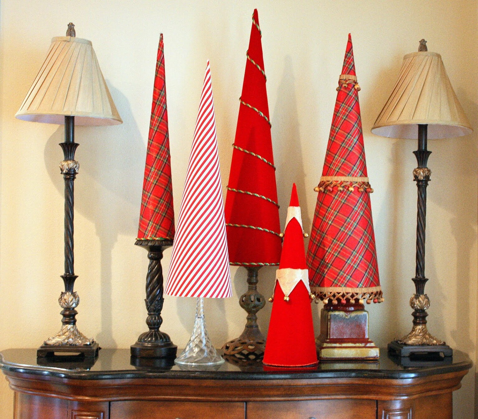 16 Creative and Unique DIY Christmas Trees