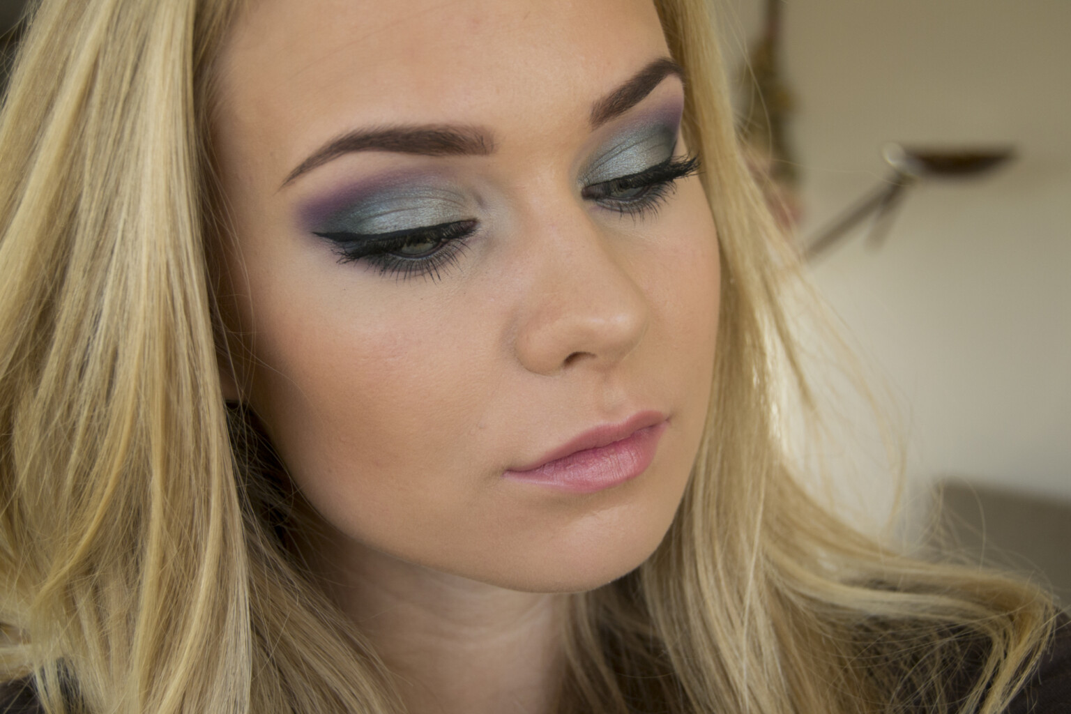 19 Statement Makeup Ideas and Tutorials for The Holiday Party Season