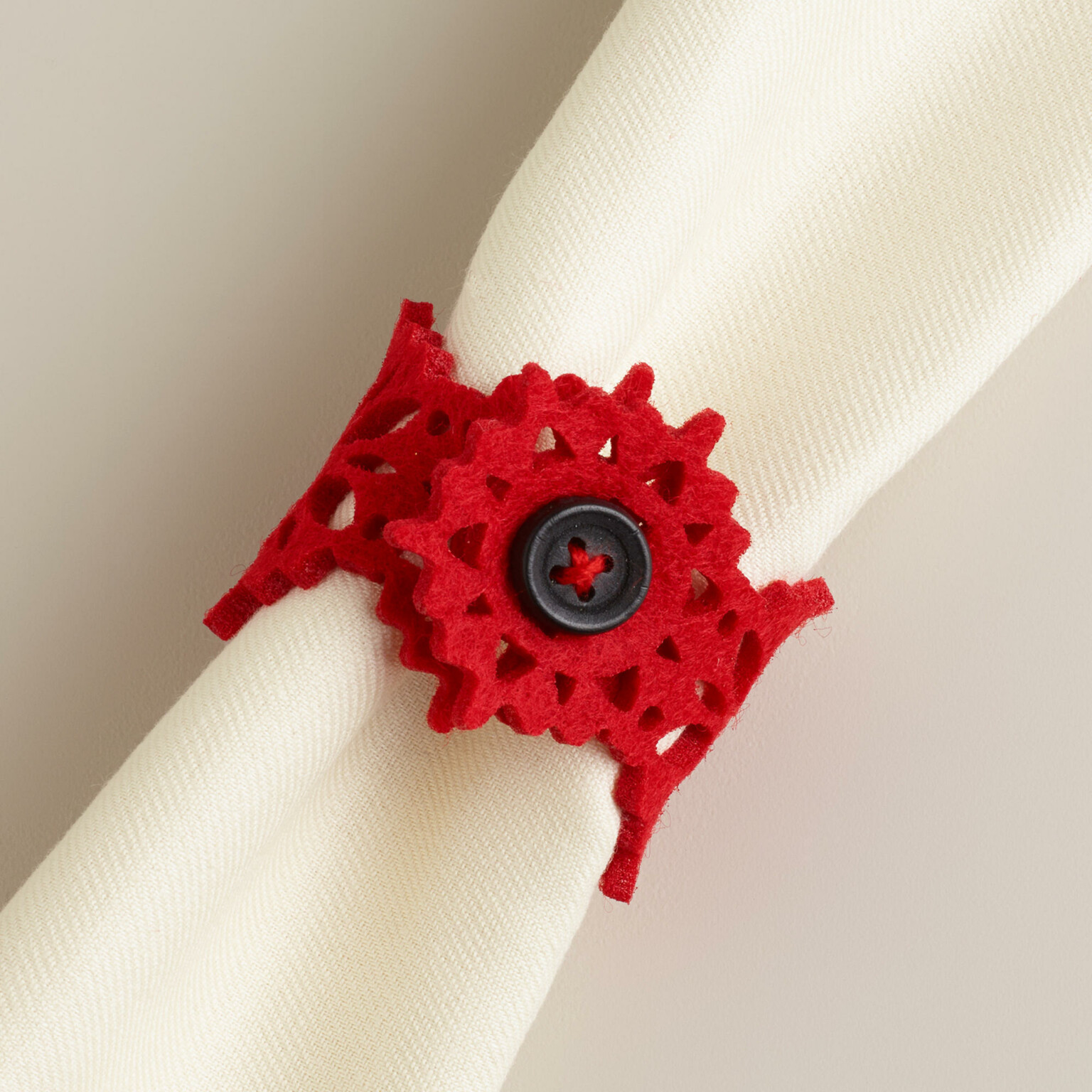 20 Festive Napkin Ring Ideas for Holiday Table Decoration