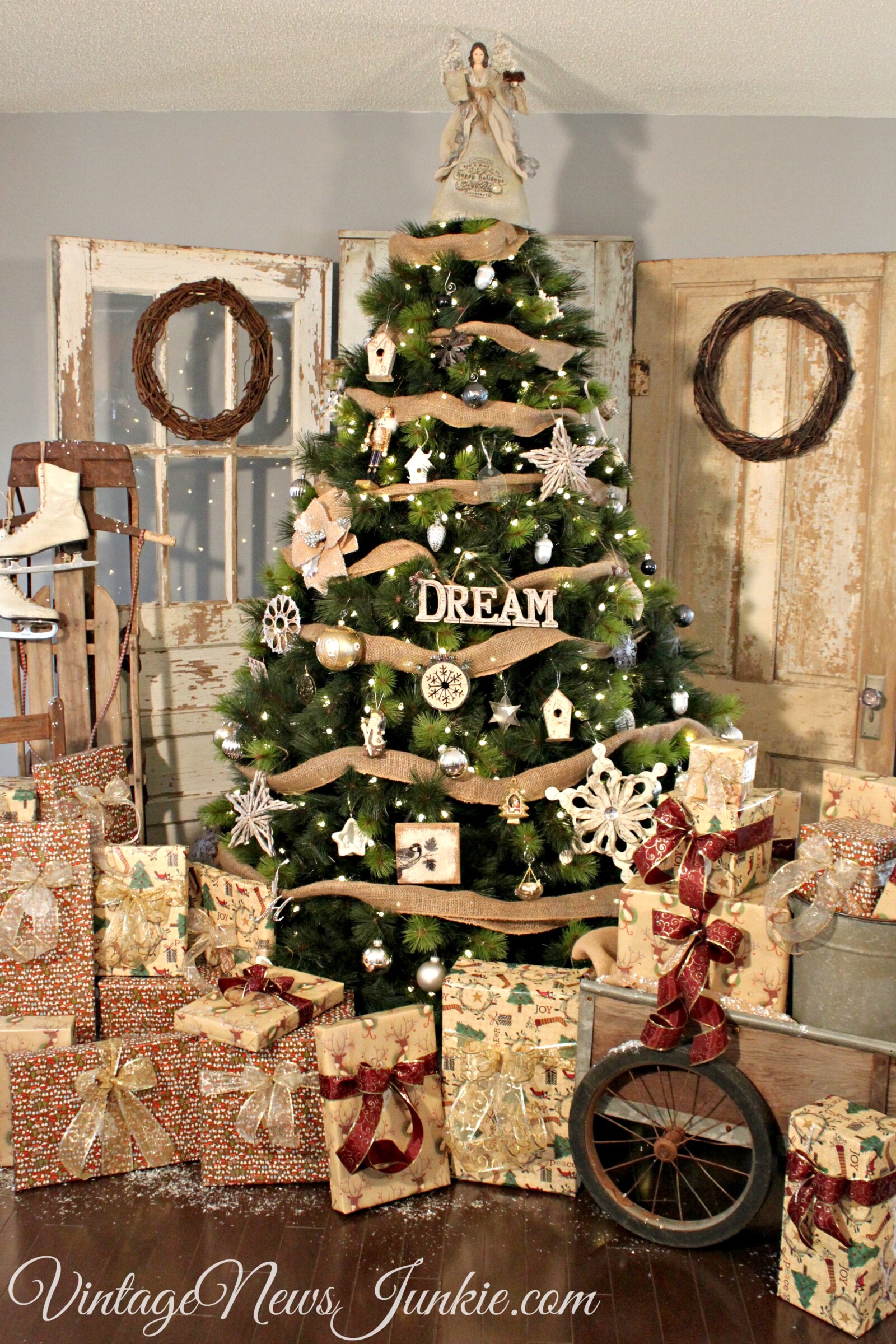15 Christmas Tree Decoration Ideas that will Make Your Home Adorable