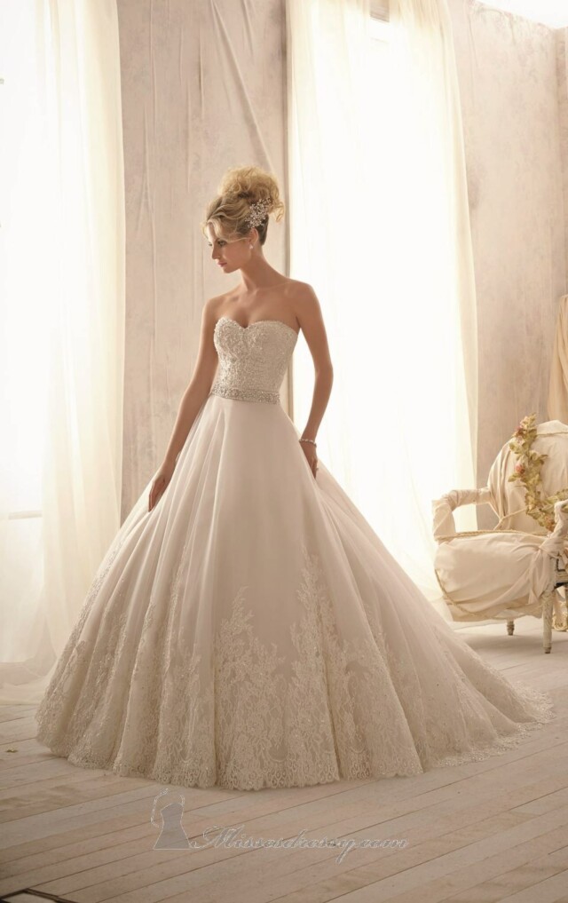 20 Beautiful Ball Gown Wedding Dresses for Glamorous Brides