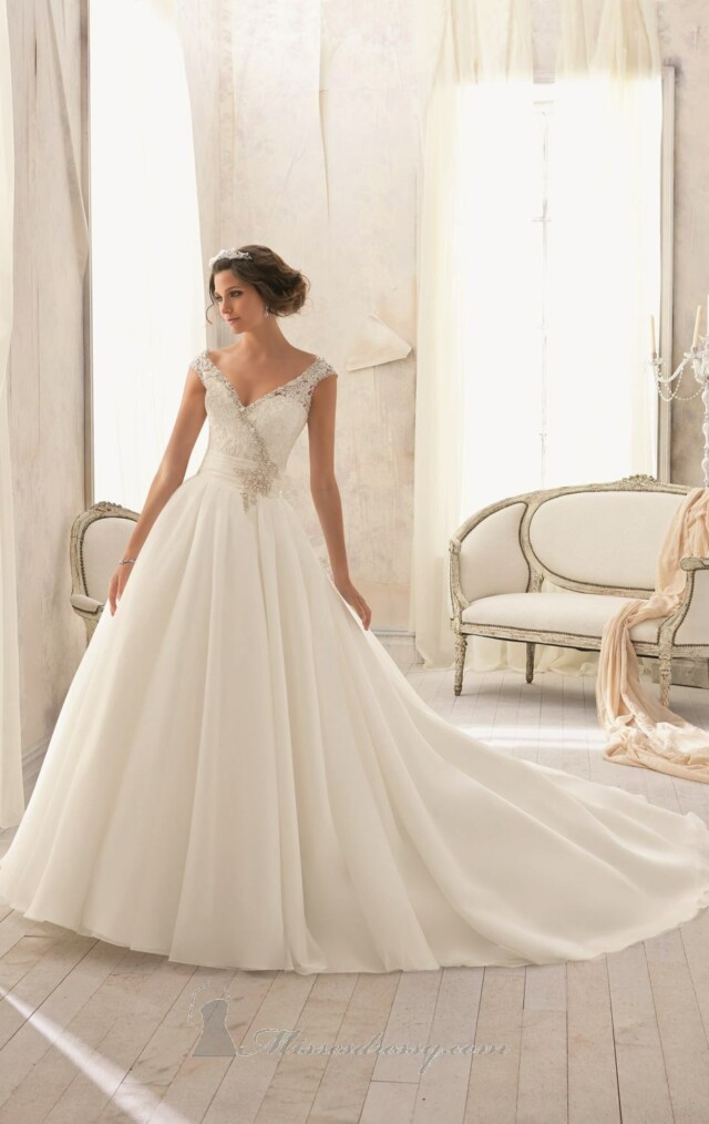 20 Beautiful Ball Gown Wedding Dresses for Glamorous Brides