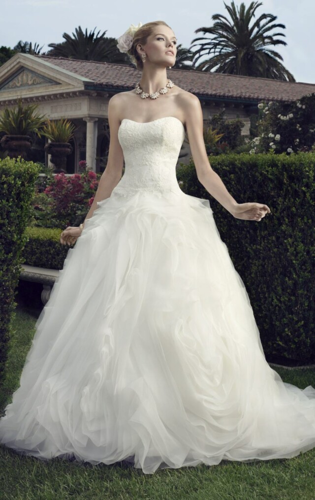20 Beautiful Ball Gown Wedding Dresses for Glamorous Brides