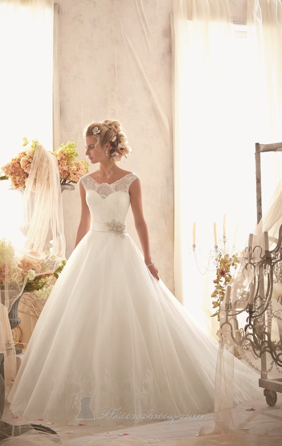 20 Beautiful Ball Gown Wedding Dresses for Glamorous Brides