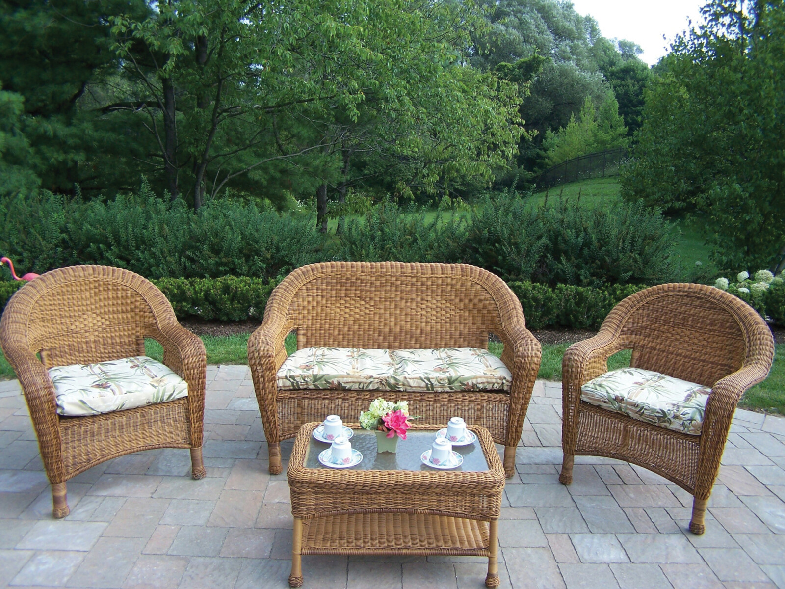 16 Relaxing Patio Conversation Set Designs for Spring