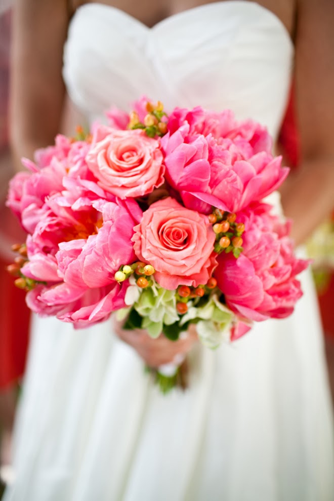 17 Romantic Spring Wedding Bouquets