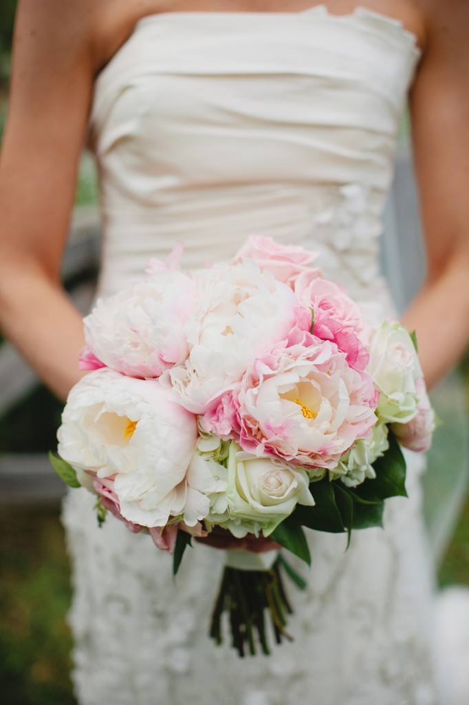 17 Romantic Spring Wedding Bouquets