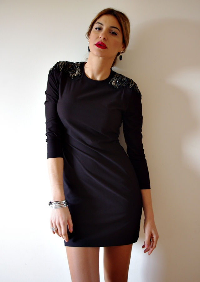 22 Of The Most Amazing Short Black Dresses For Dramatic Look