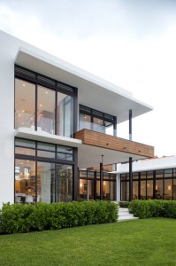 18 Modern Glass House Exterior Designs