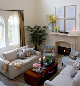 18 Smart Design and Decor Ideas for Small Living Rooms