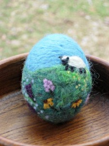 17 Cute & Handmade Needle Felted Easter Decorations