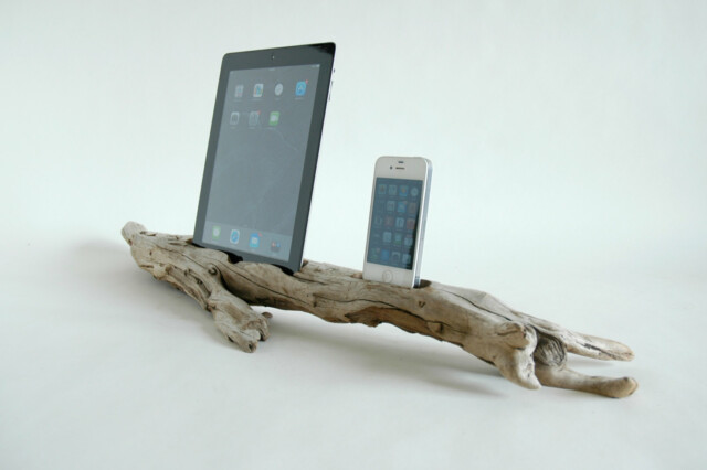 22 Easy DIY Driftwood Docking Stations for Your Devices