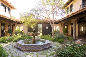 Amazing Courtyards: 19 Landscaping Design Ideas