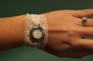 17 Delightful DIY Hand Watches That You Need to Try This Fall