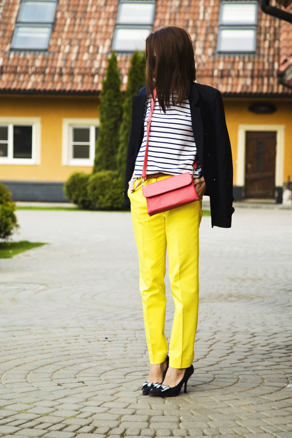 23 Sunny Outfit Ideas - Say Hello To The Yellow