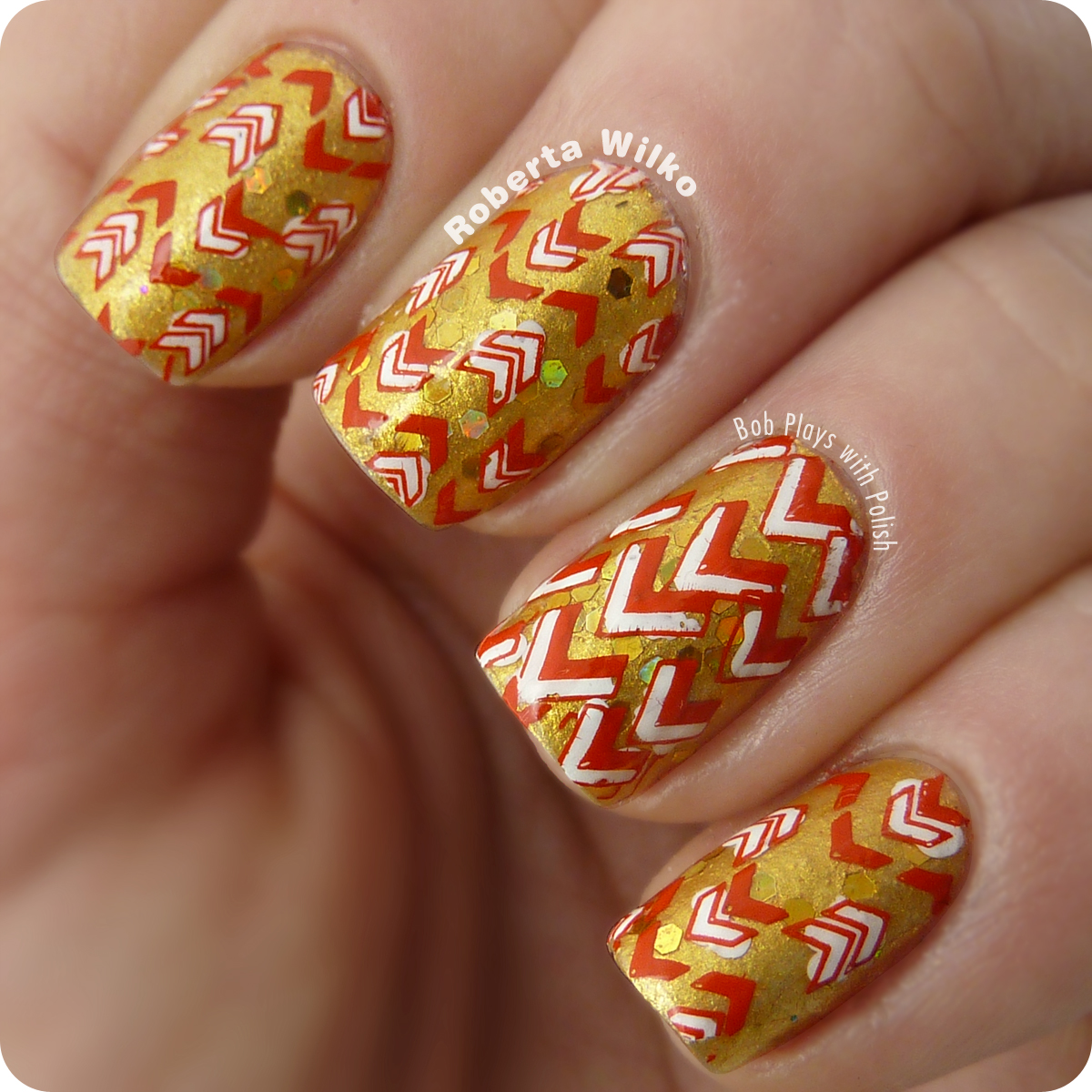 16 Gorgeous Golden Nail art Ideas