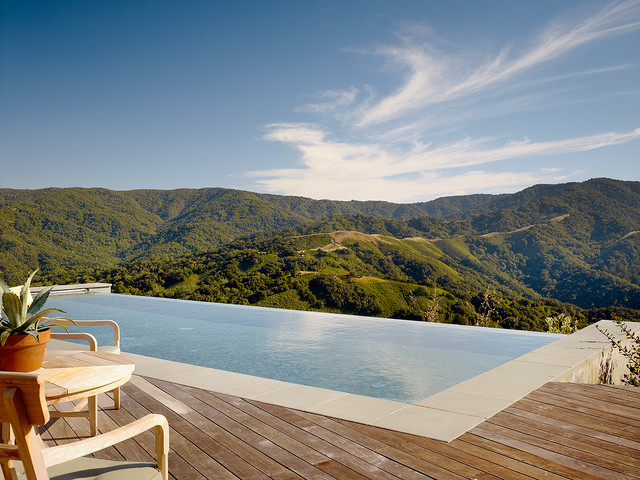 On the Edge: 21 Stunning Infinity Pool Designs