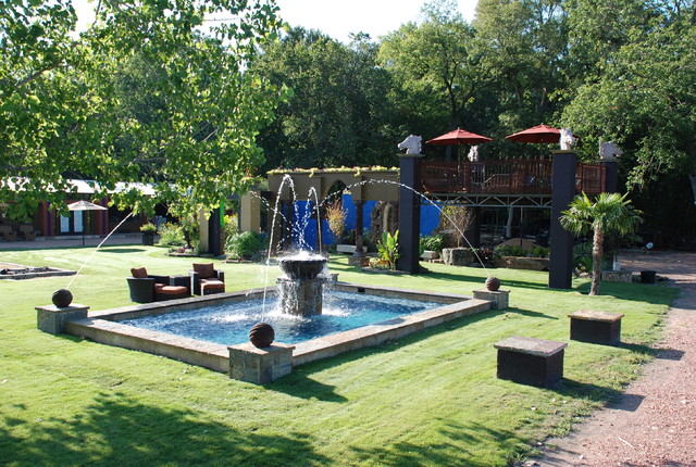 20 Exquisite Outdoor Areas with Water Fountains