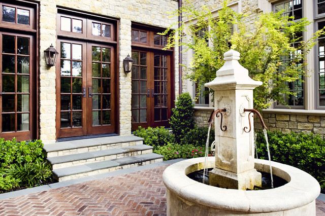 20 Exquisite Outdoor Areas with Water Fountains