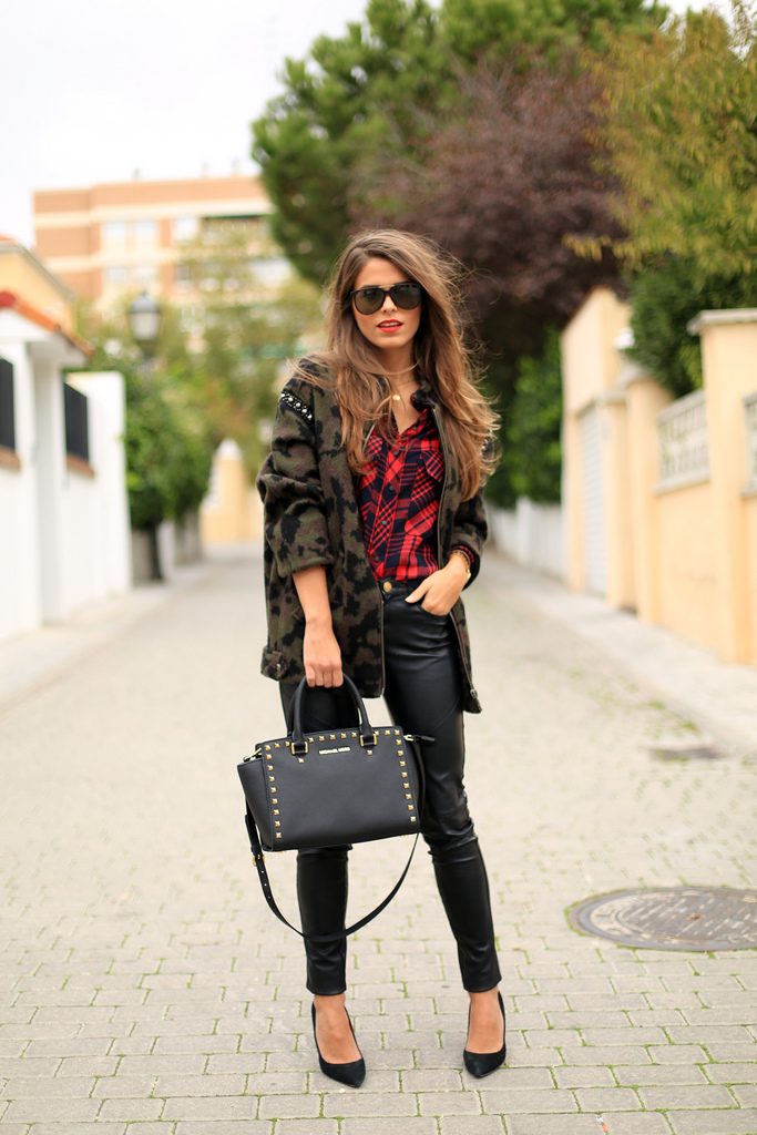 Stay Warm and Stylish: 18 Cargo Jacket Outfit Ideas