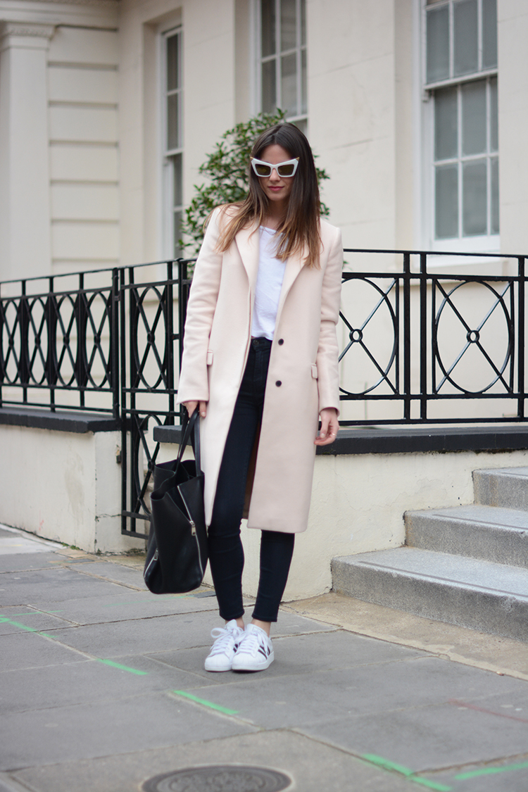 Coat and Sneakers – 18 Stylish Outfits Ideas for Warm and Comfortable ...