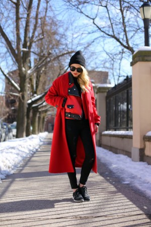Coat and Sneakers – 18 Stylish Outfits Ideas for Warm and Comfortable ...