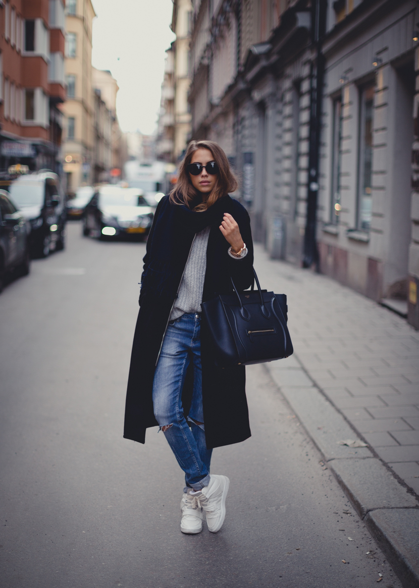 Coat and Sneakers – 18 Stylish Outfits Ideas for Warm and Comfortable ...