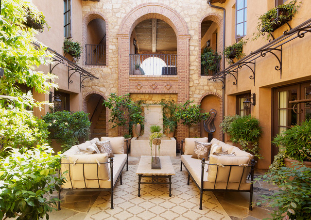 19 Stunning Courtyard Design Ideas with Cozy, Intimate Atmosphere