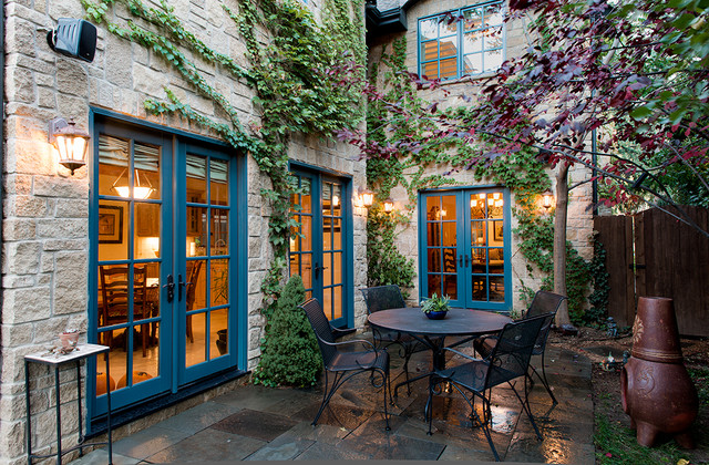 19 Stunning Courtyard Design Ideas with Cozy, Intimate Atmosphere