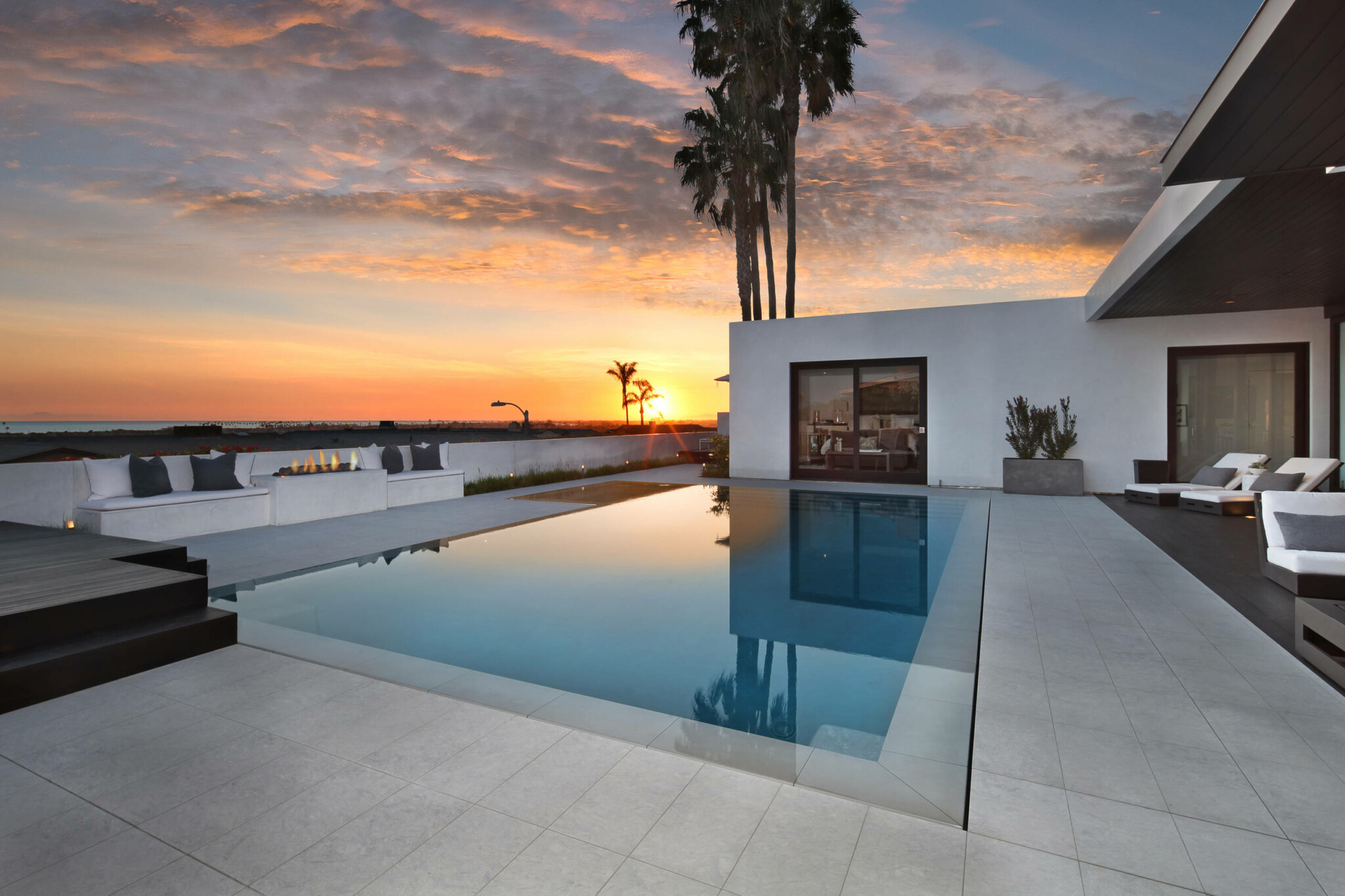 15 Breathtaking Private Swimming Pool Designs For Backyard Refreshment