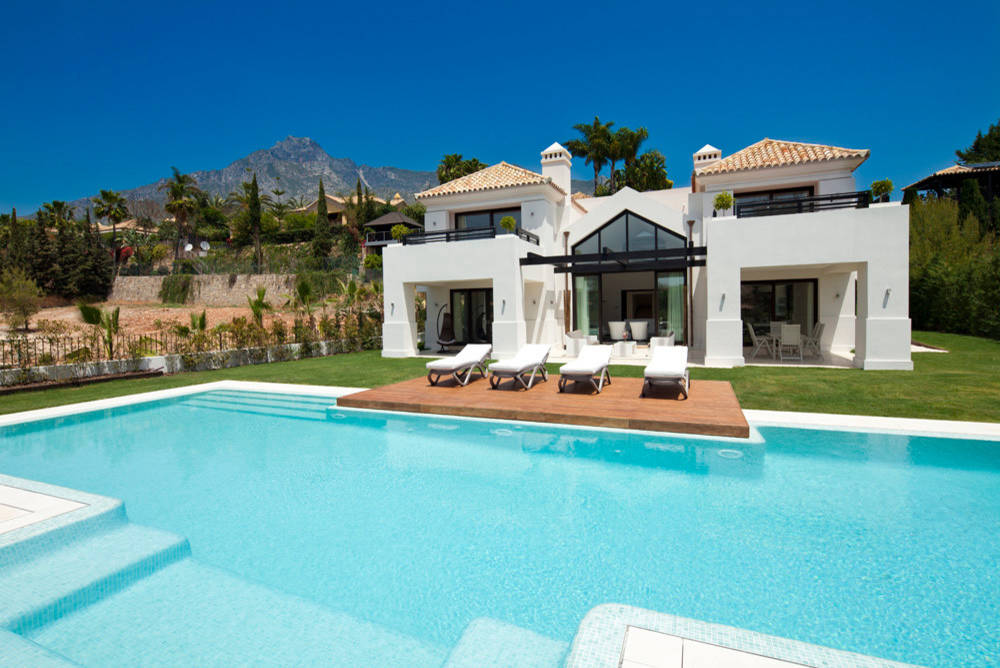 15 Breathtaking Private Swimming Pool Designs For Backyard Refreshment