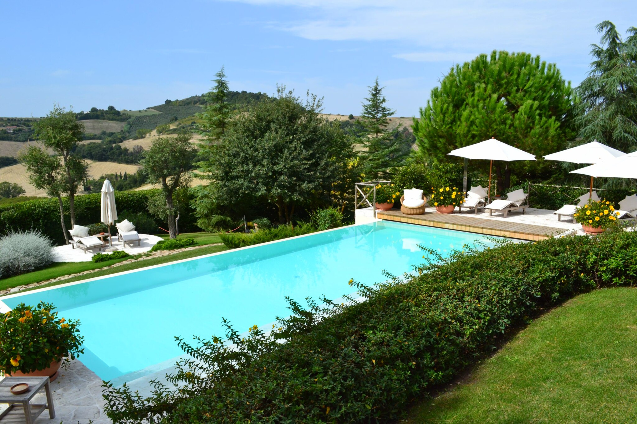 15 Breathtaking Private Swimming Pool Designs For Backyard Refreshment