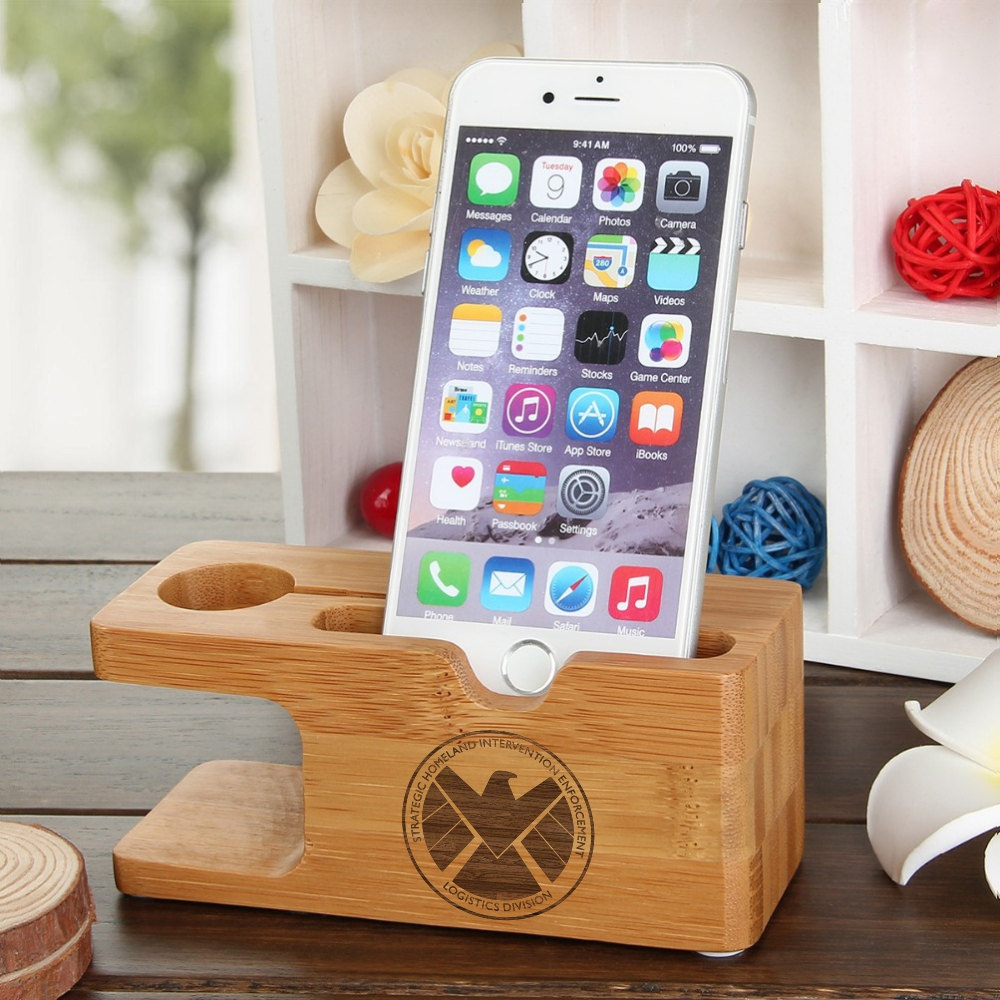 17 Inventive Handmade Dock And Stand Designs For Your Electronics