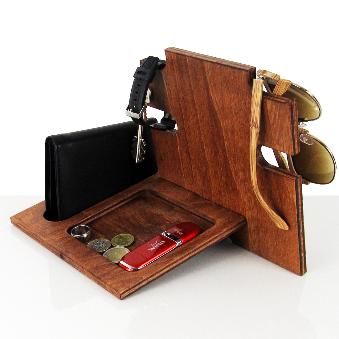 17 Inventive Handmade Dock And Stand Designs For Your Electronics