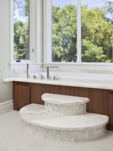 18 Gorgeous Step Up Bathroom Design Ideas