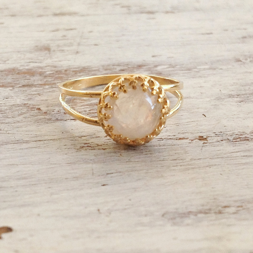 15 Enchanting Handmade Moonstone Jewelry Designs You're Going To Adore