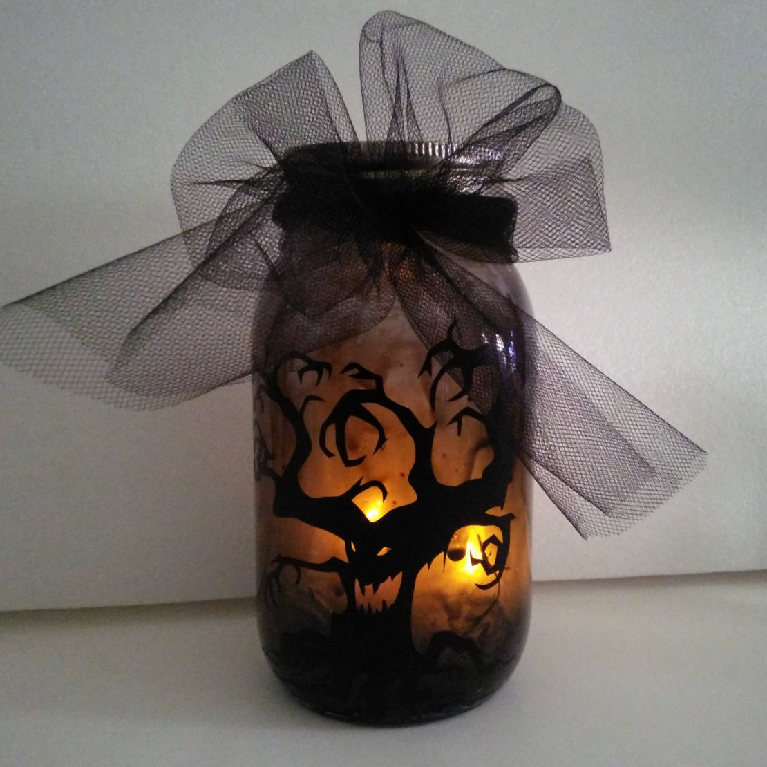 15 Frightening Halloween Lights Designs That Will Create An Eerie Ambiance