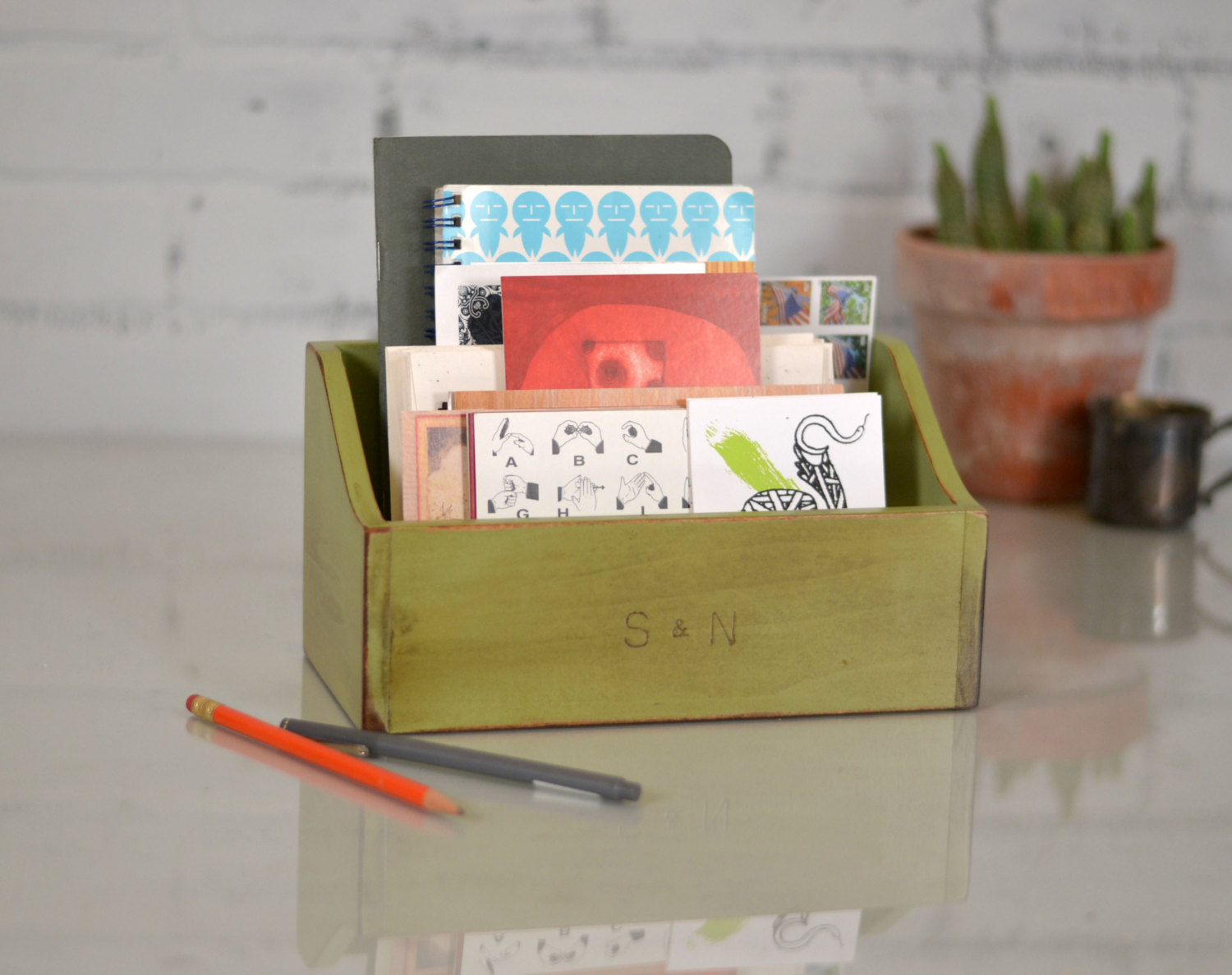 16 Splendid Ideas That Will Help You Organize Your Desktop
