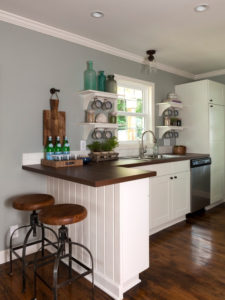 17 Functional Small Kitchen Peninsula Design Ideas